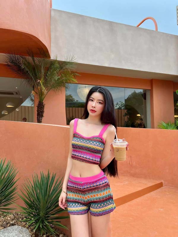 Faii Amonrada แจกวาร์ป ปุยฝ้าย นางแบบ Cup E ดาวติ๊กต็อก เซ็กซี่ 18+